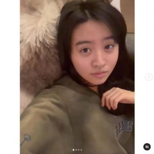 Koki,、すっぴん姿で愛犬と2ショットが話題「美少女」「お父さんそっくり」 | StartHome