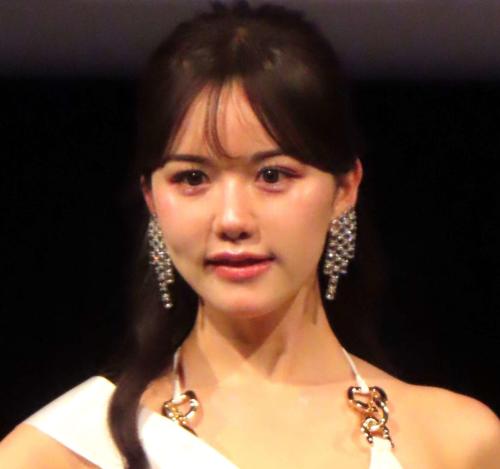 元ミス・エアー・ジャパン22歳モデル、胸元露出キャミ「めっちゃセクシー」白馬2ショット | StartHome