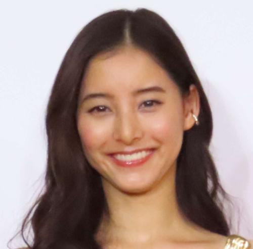 新木優子、BLACKPINKジスとミニスカ脚線美2ショ「推しと推し」「ワールドクラスの美しさ」 | StartHome
